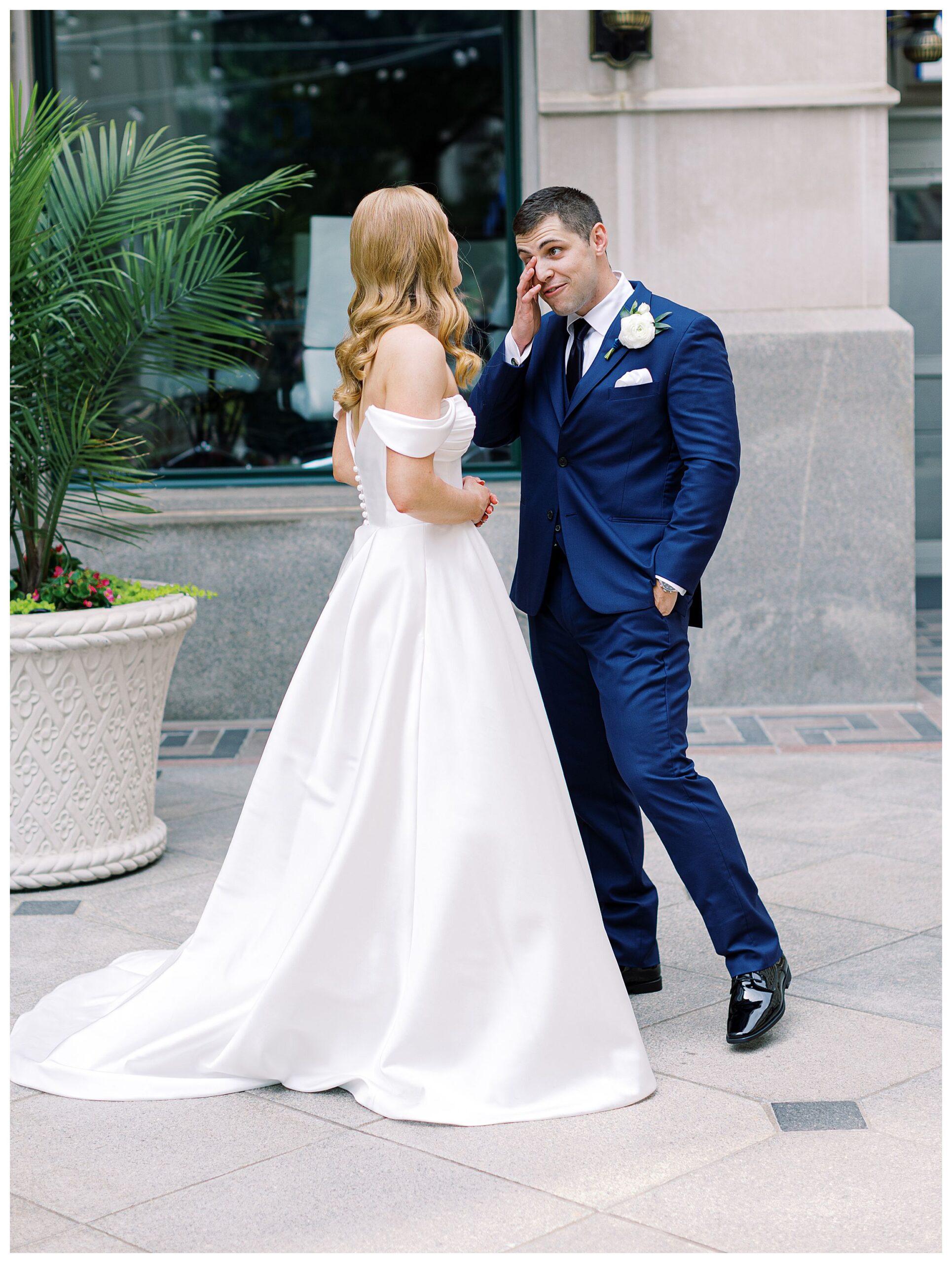 The Willard Hotel Wedding | Willard Wedding | Classic Blue Wedding | Kelli and John - kir2ben.com